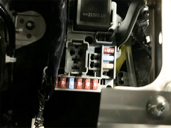 新型エクストレイル（T33系）に前後ドライブレコーダーを取り付けてみた ｜ カーサポ｜みんなのカーライフをサポート