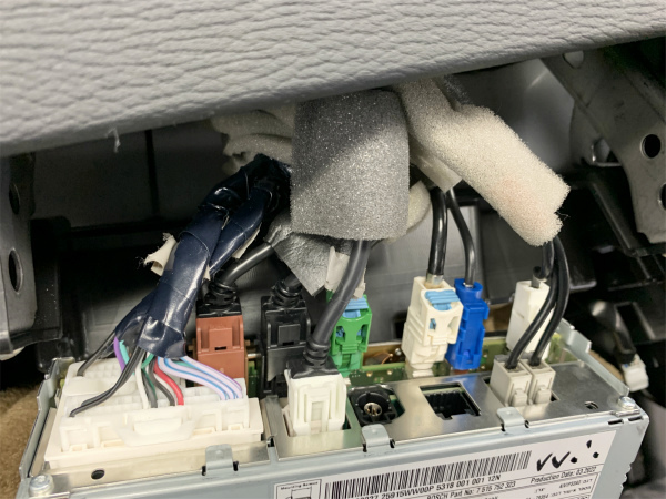 新型アウトランダーPHEV（GN0W）にテレビキャンセラーを取り付けてみた ｜ カーサポ｜みんなのカーライフをサポート